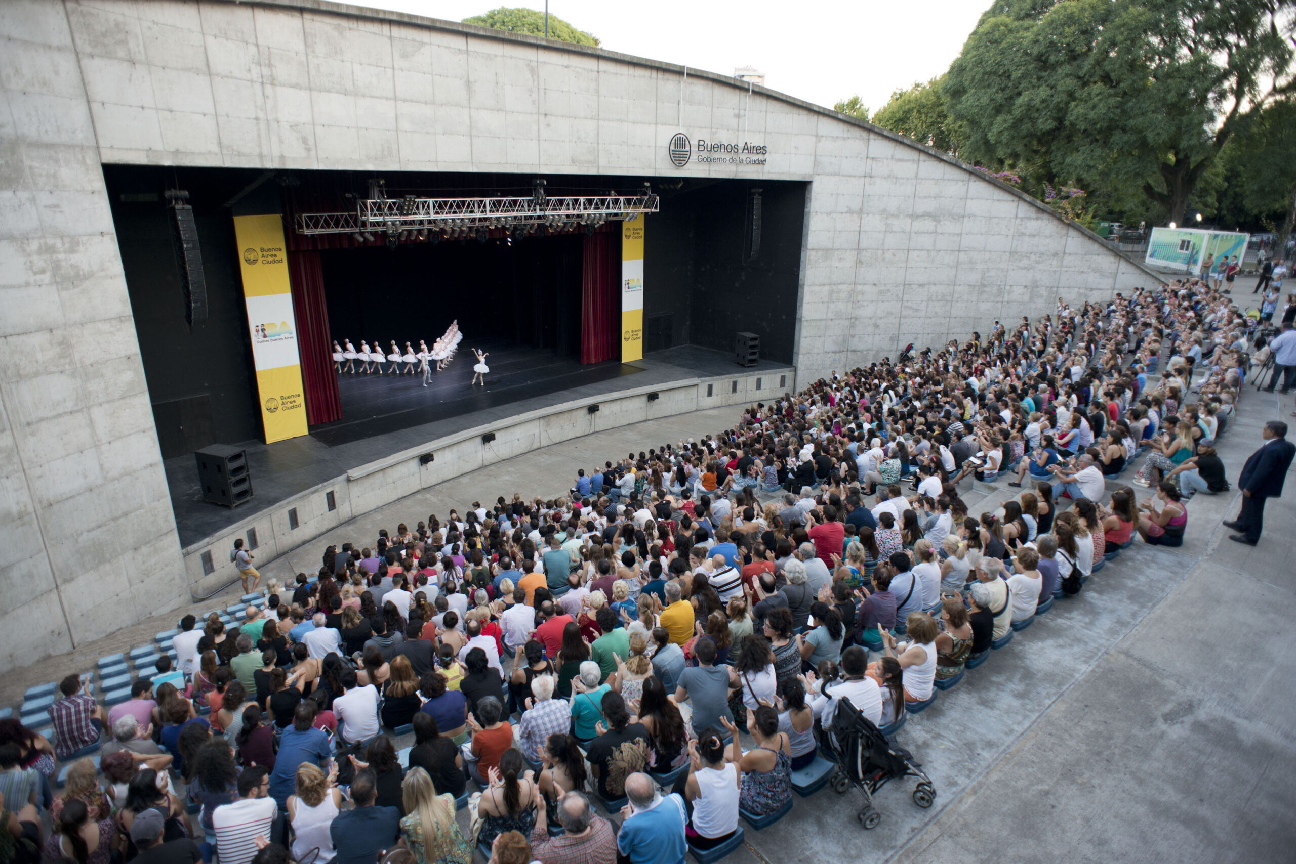 El Anfiteatro del Parque Centenario vuelve renovado. - Silvana ...